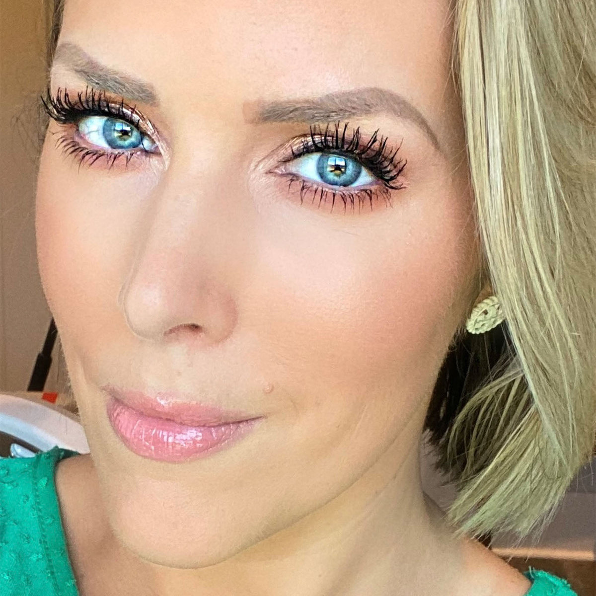 MANDY DAVIS – Calecim Professional HongKong